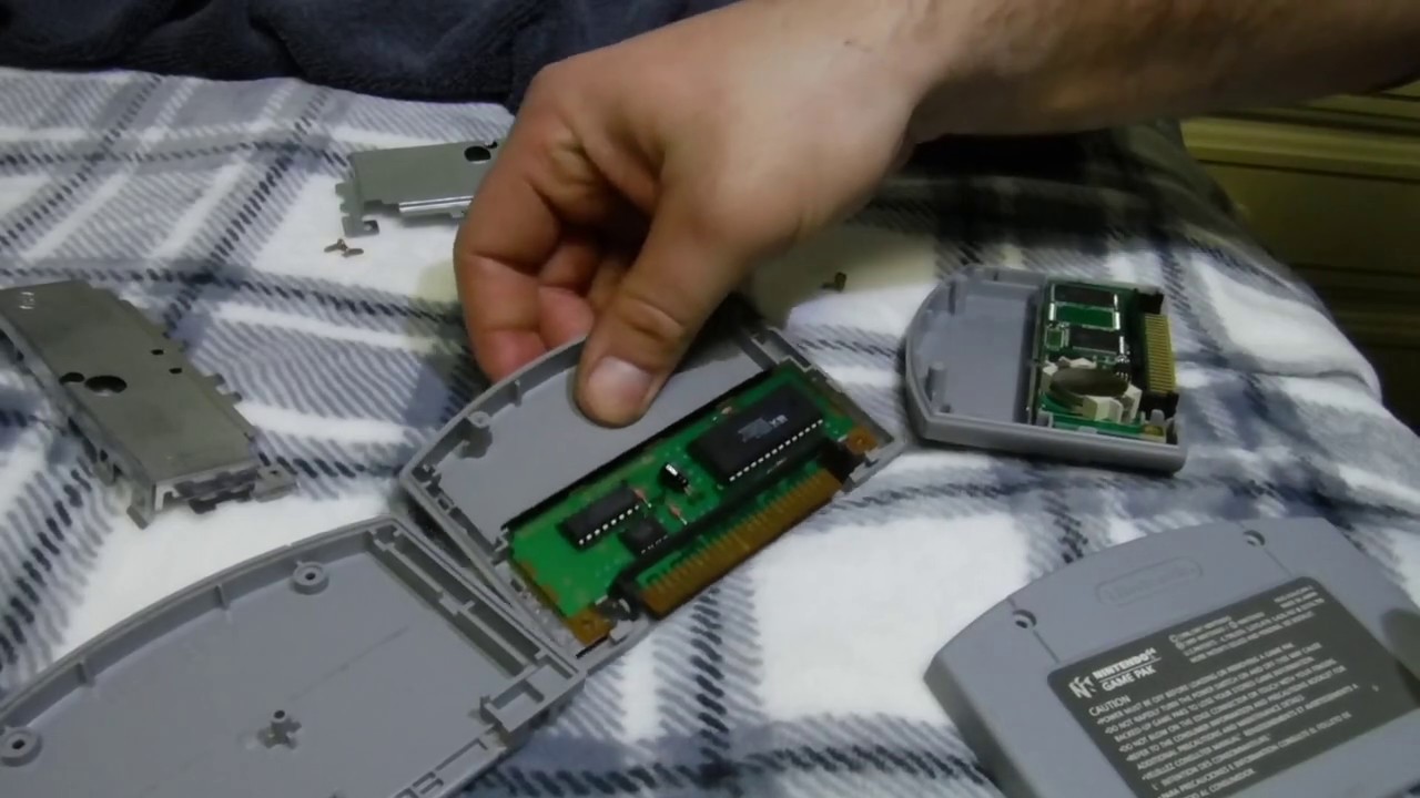 How to Spot FAKE Nintendo Cartridges! - YouTube