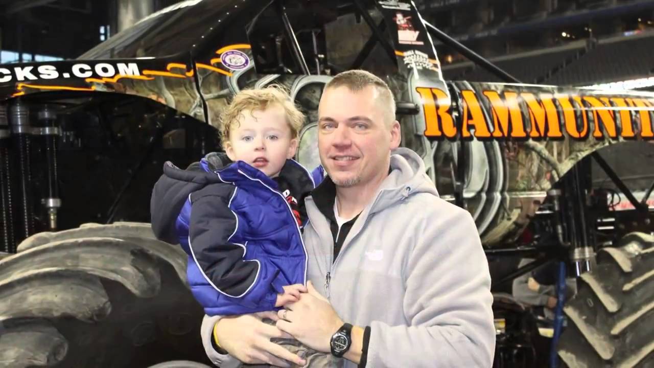 Father Gains 50 Pounds and Takes it Off at Bay Athletic Club - YouTube
