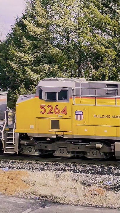 4040 NS and 5264 UP Locomotives - YouTube