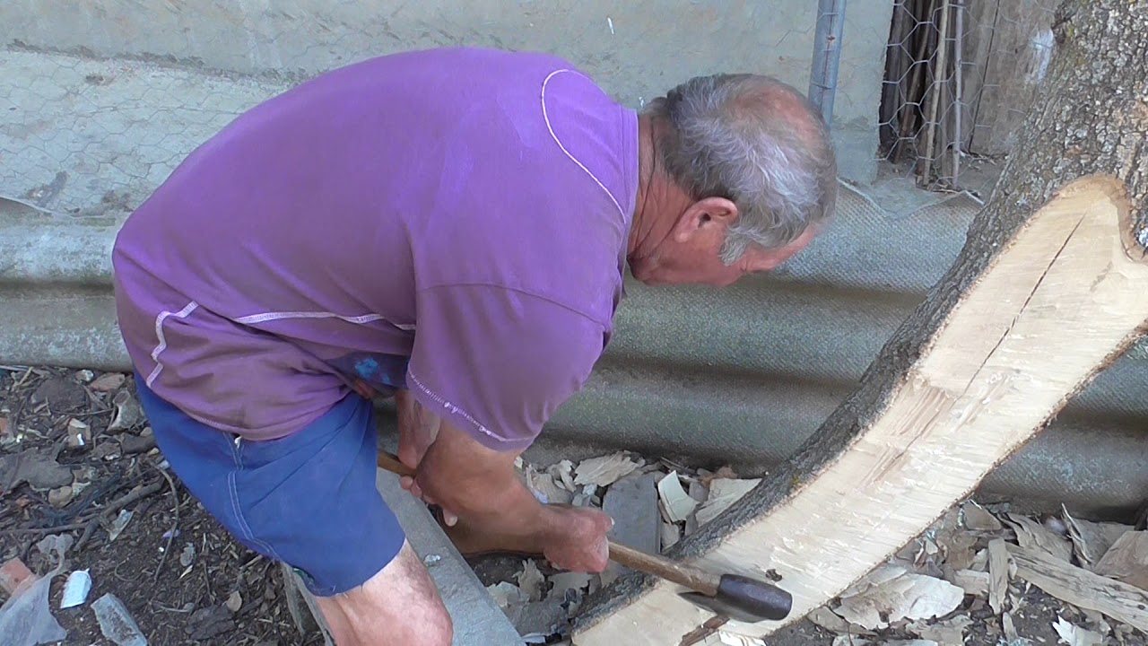 El hacha vasca como herramienta - YouTube