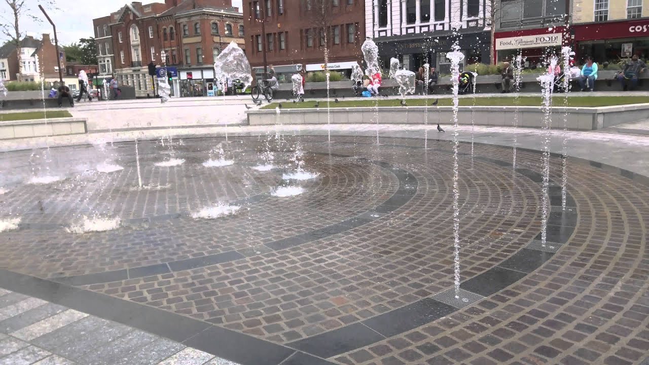 The water fountains on Stockton High Street. - YouTube