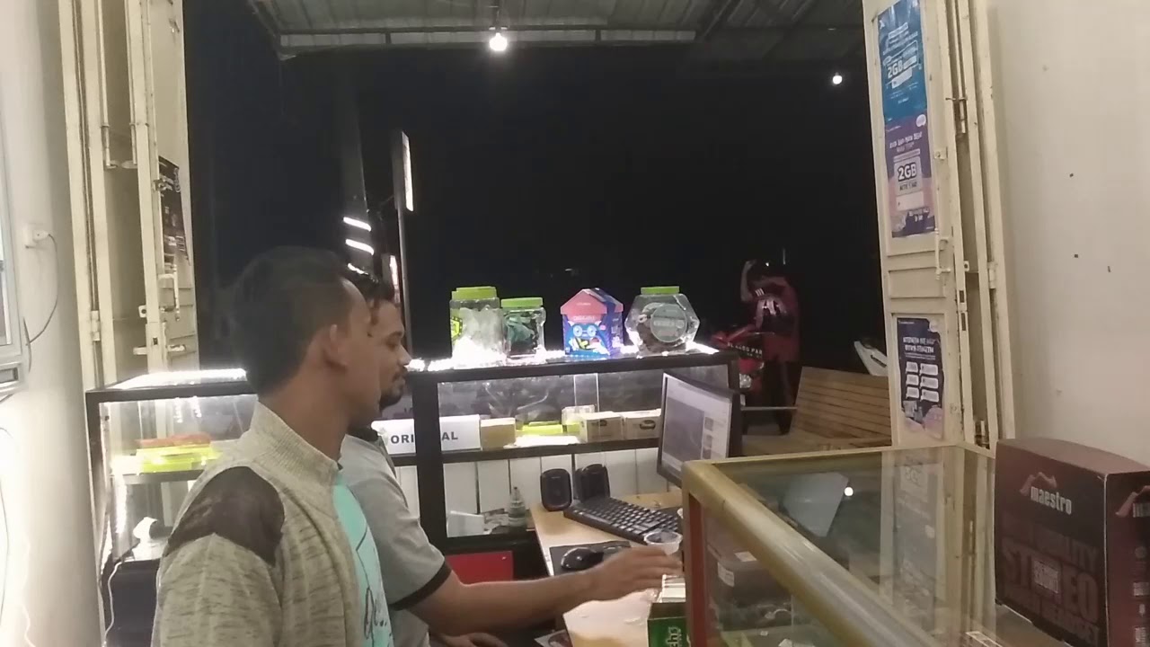 Viral!! Karyawan dimarahi bos, karena ketahuan... - YouTube