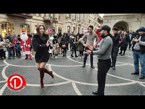Qizin bu reqsi TARQOVUDA haminin diqqetini celb etdi