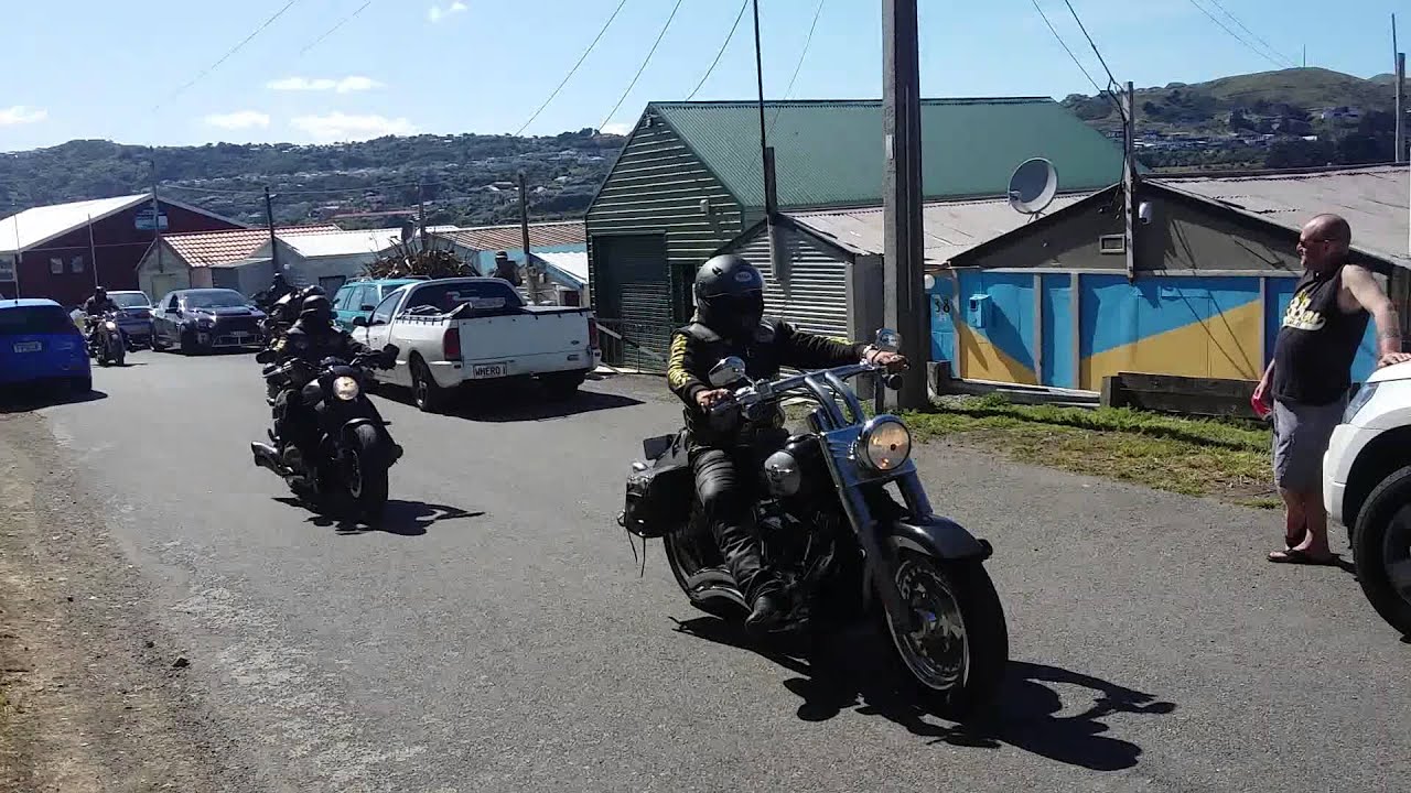 GREAZY DOGS MC LEAVING SHED 38 IN TITAHI BAY PORIRUA - YouTube