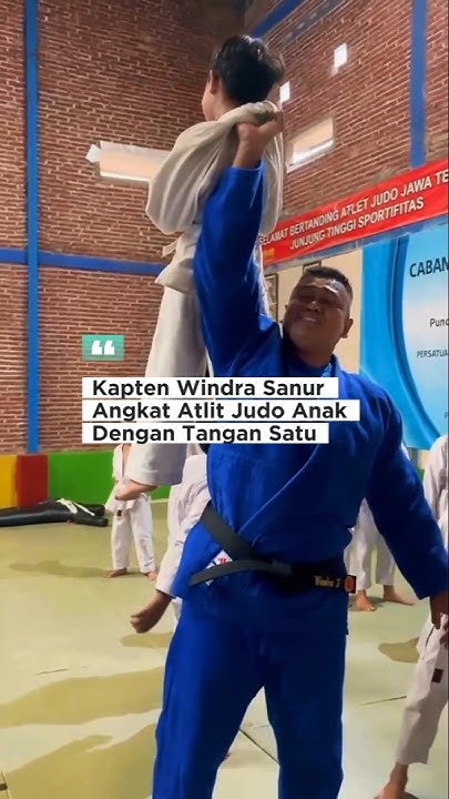 Kapten Windra Sanur Angkat Atlet Judo Anak Dengan Tangan Satu - YouTube