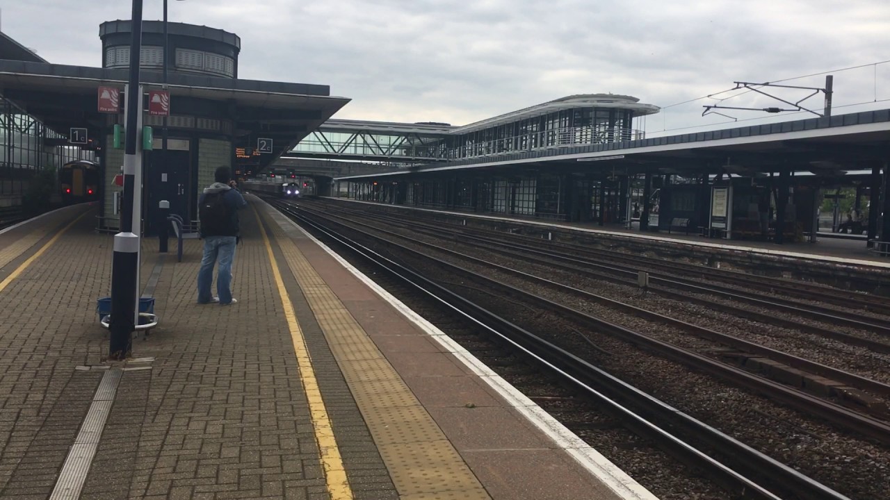DB Cargo UK Class 66076 Speeds Pass Ashford International with a 2 tone ...