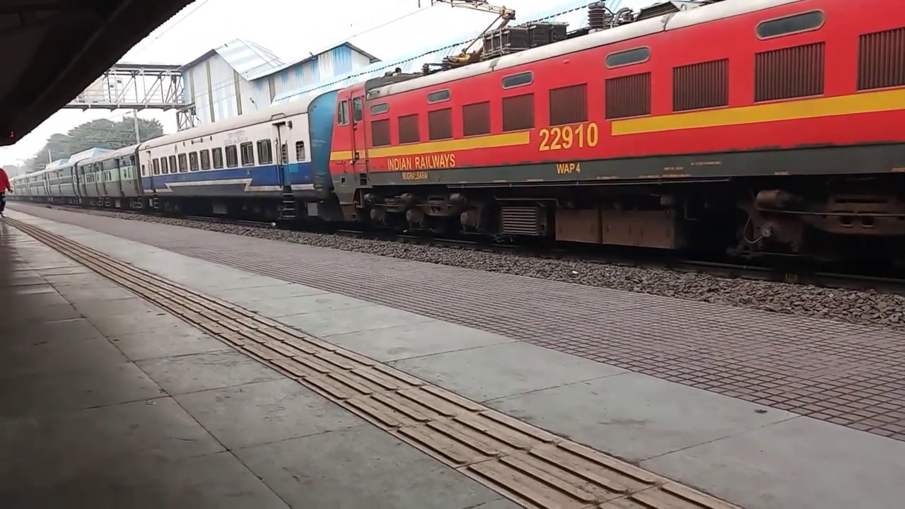 Durgapur station arriving Amritsar Howrah Express with announcement ...