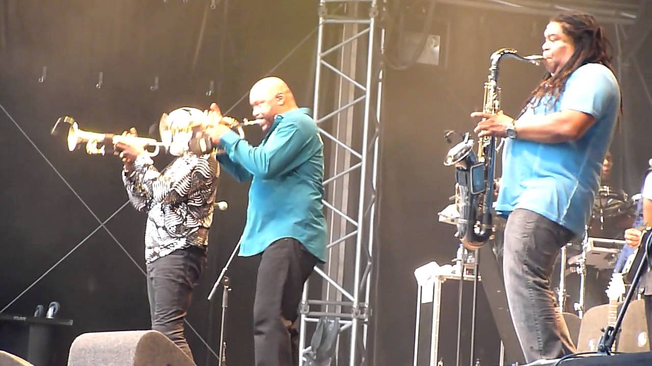Kool & The Gang - Michael Ray on trumpet (short) @ Hofplein fountain ...