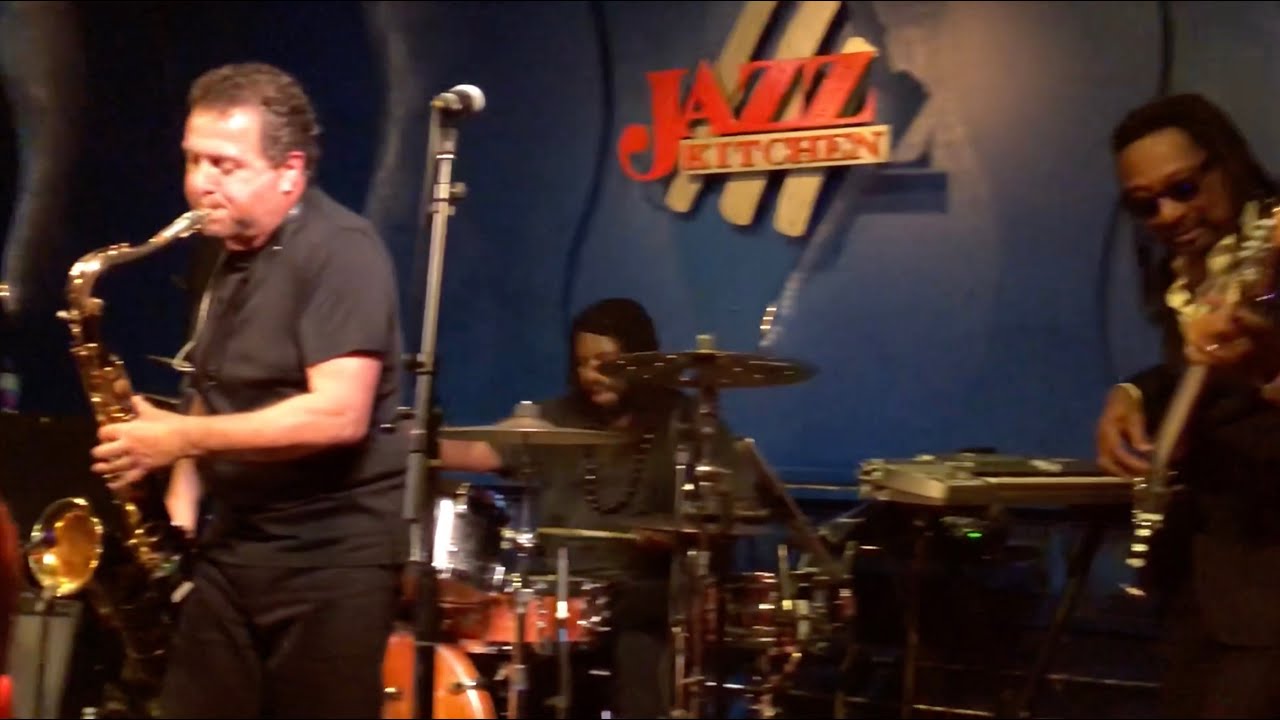 Richard Elliot - "HEARTBREAK HOTEL" - Smooth Jazz Live Concert - YouTube