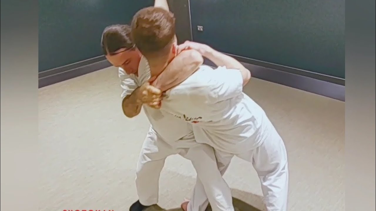 Karate training for self defence grab squeeze choke easy to learn Usu 🥋 ...