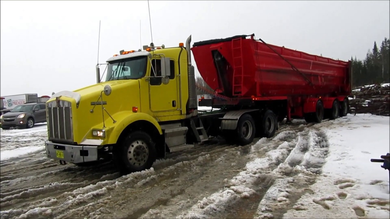 Kenworth Dumping a Demolition Trailer - YouTube