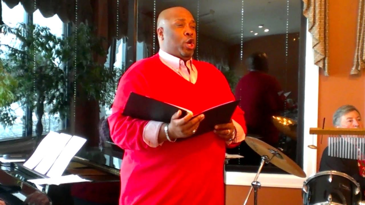 Keith Dean performs "Oh Holy Night" - YouTube