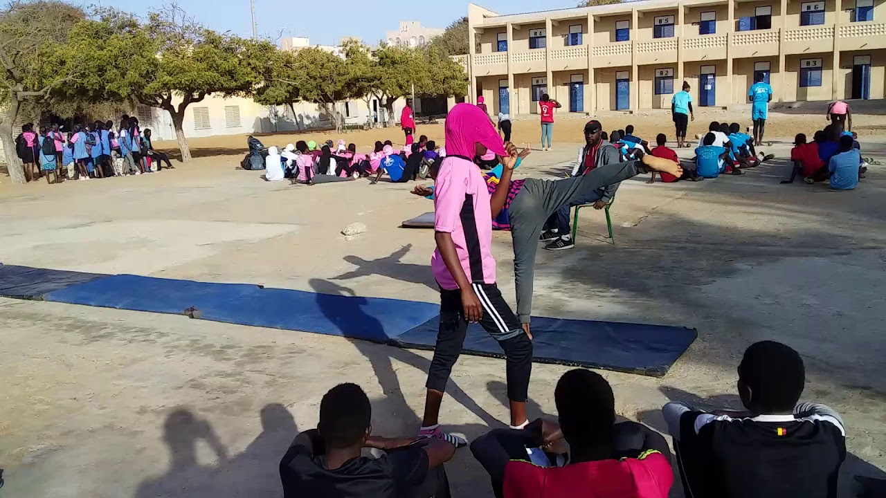 Devoir de gymnastique au Lycée Pikine Est..... Aboubacry BALDE - YouTube