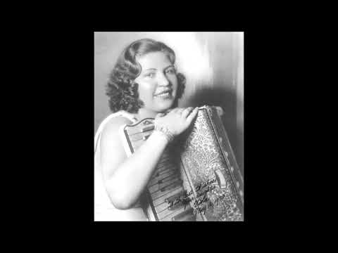 UNELMA VALSSI, Viola Turpeinen laulaa ja soittaa harmonikkaa 24.10.1938
