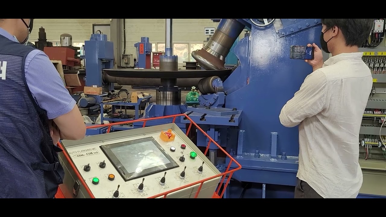 AUTO DISH HEAD FLANGING MACHINE - YouTube