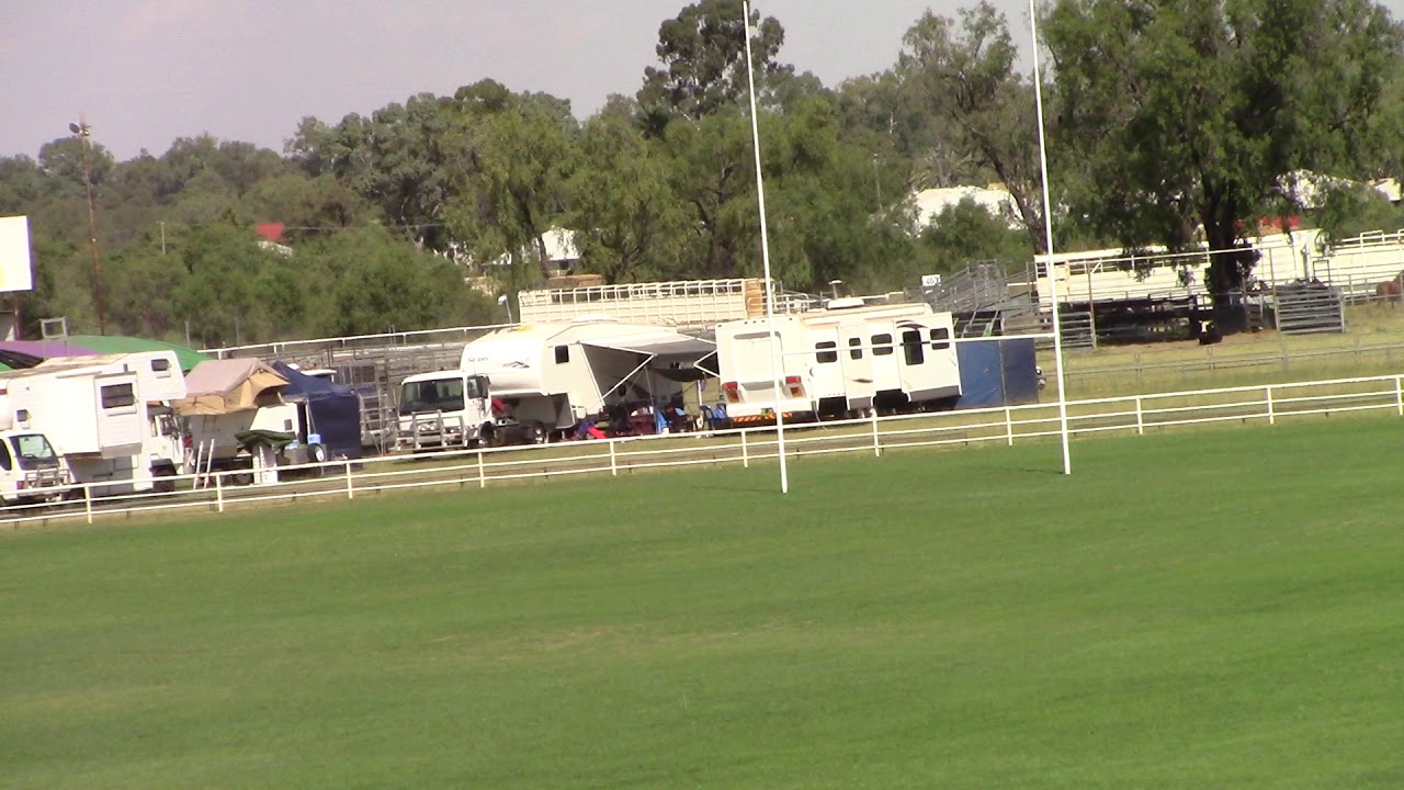 ROMA TURF CLUB EASTER RACES - RACE 2 - YouTube