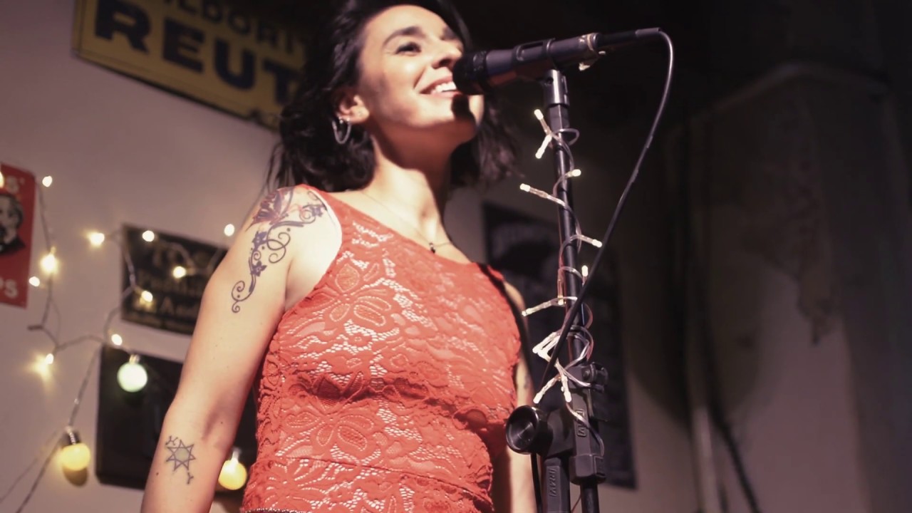 Reina Rodríguez - Renacer (en vivo) - YouTube