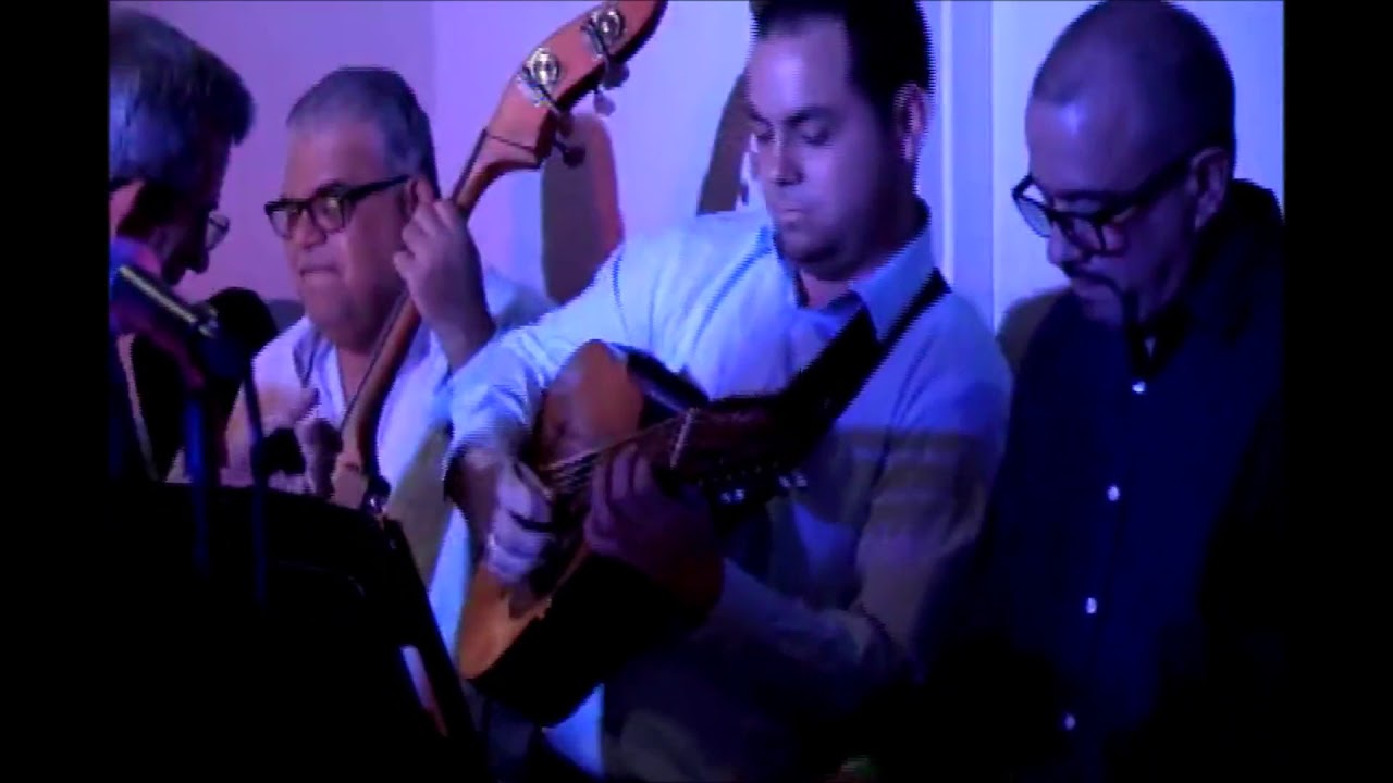 Carlos Núñez y su Laud de Cubano - YouTube