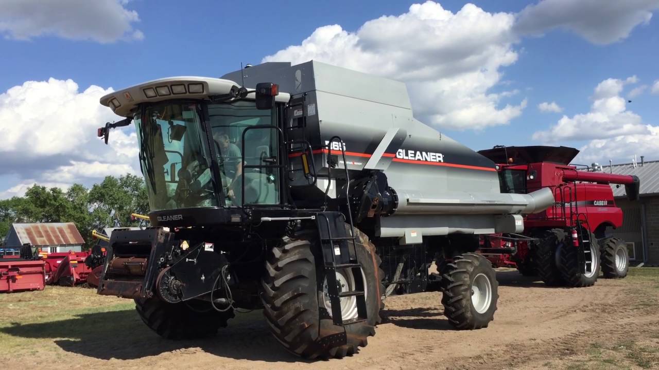 2003 Gleaner R-65 combine selling on BigIron Online Auctions 8-3-2016 ...