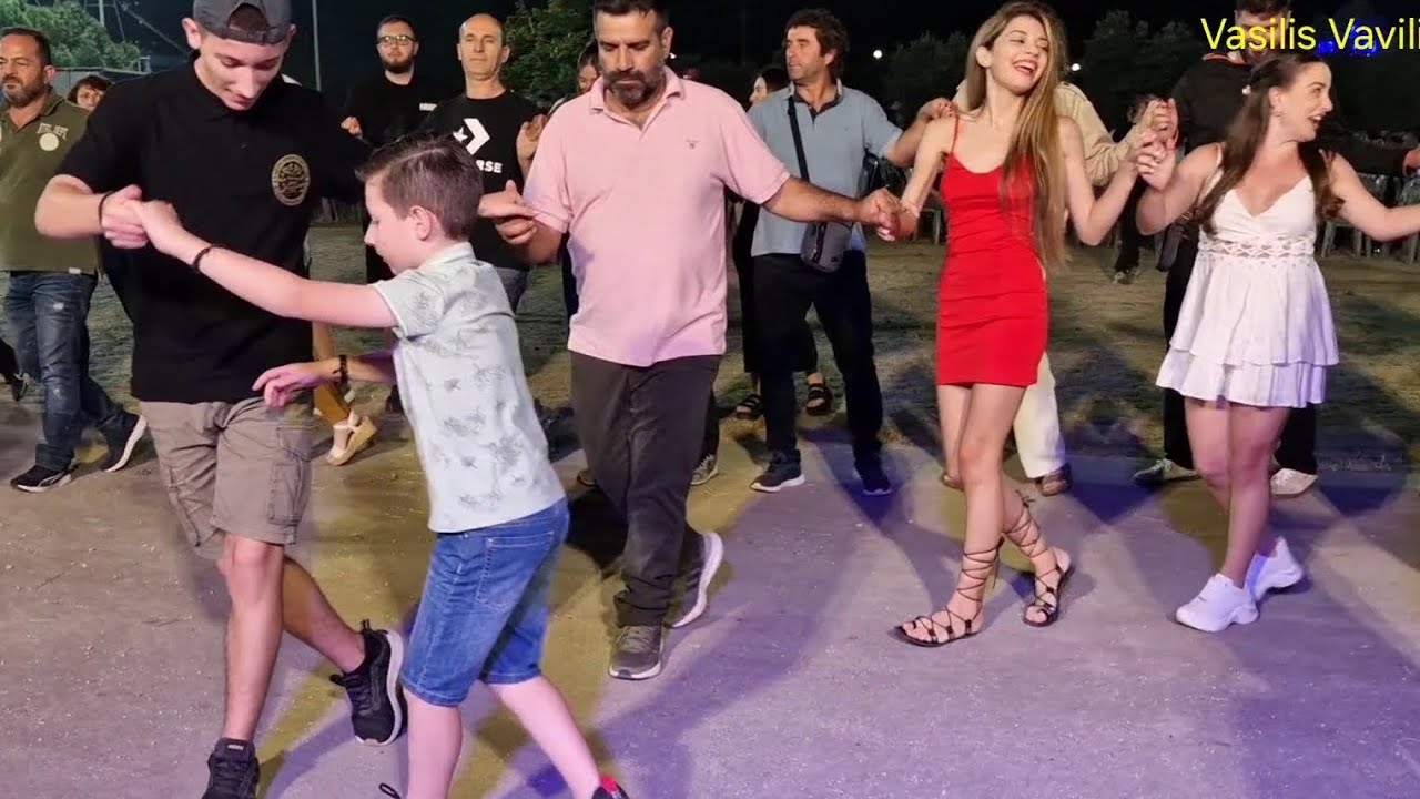 Ο πιτσιρικάς ο μερακλής σε μεγάλα κέφια-Ηπειρώτες Ιλίου & Καματερού ...