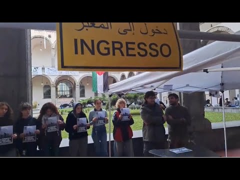 Napoli, occupata l’università di Porta di Massa - YouTube