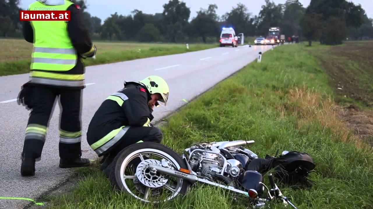 Tödlicher Motorradunfall auf der Kremsmünsterer Straße in Pettenbach ... Tödlicher Motorradunfall auf der Kremsmünsterer Straße in Pettenbach ...