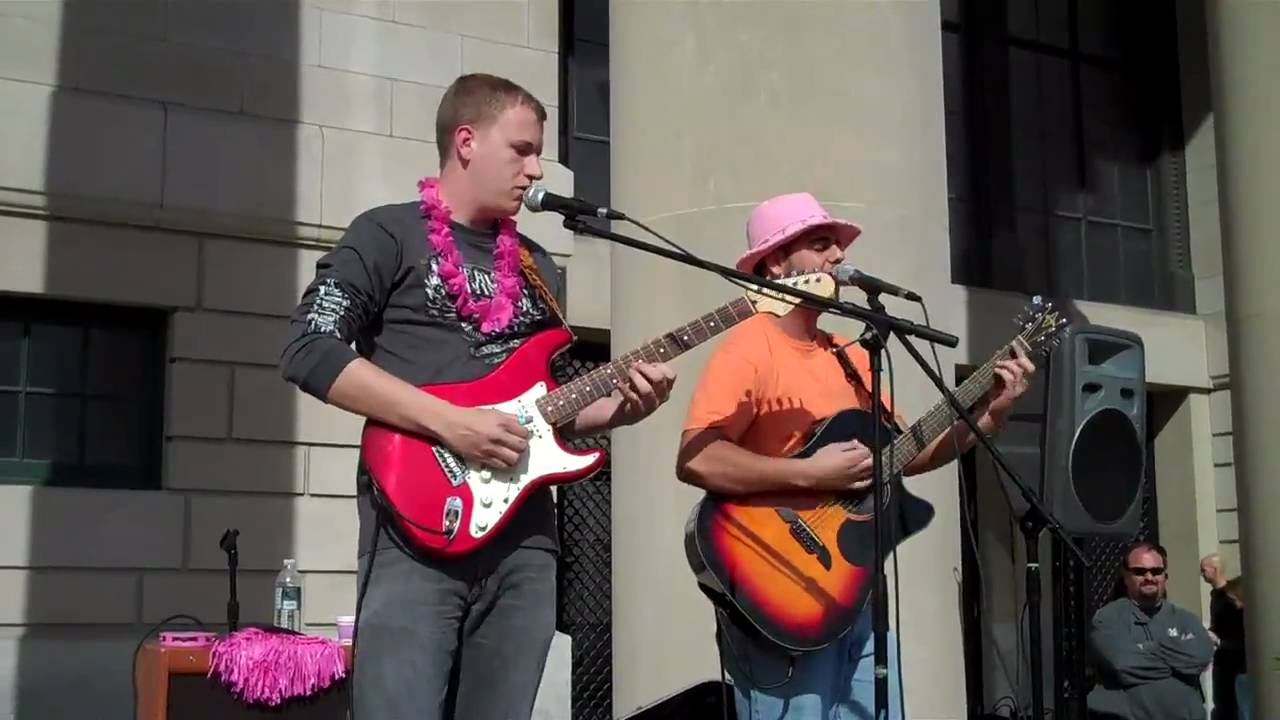 Musa Farmand and Daniel App play the 26.2 with Donna Theme Song ...