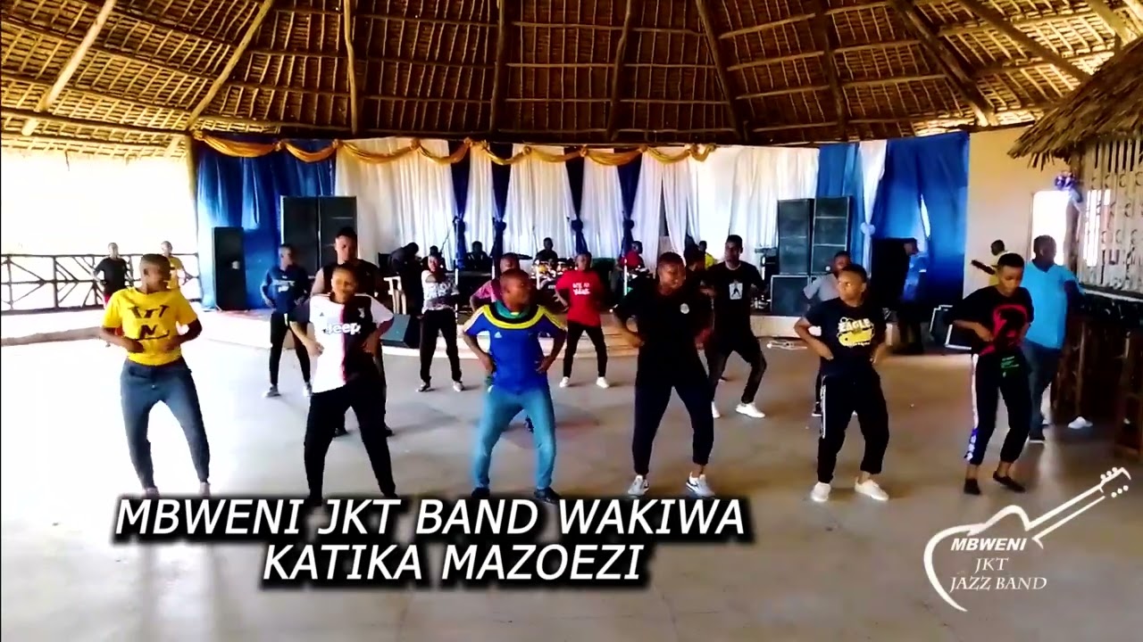 MBWENI JKT JAZZ BAND WAKIWA KATIKA MAZOEZI NDANI YA NDEGE BEACH - YouTube