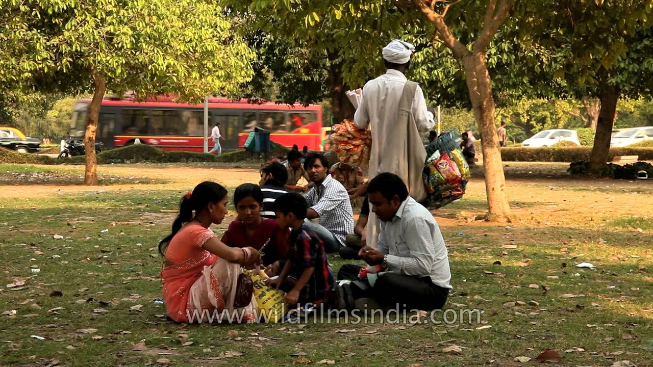 Family picnic at India Gate, Delhi - YouTube