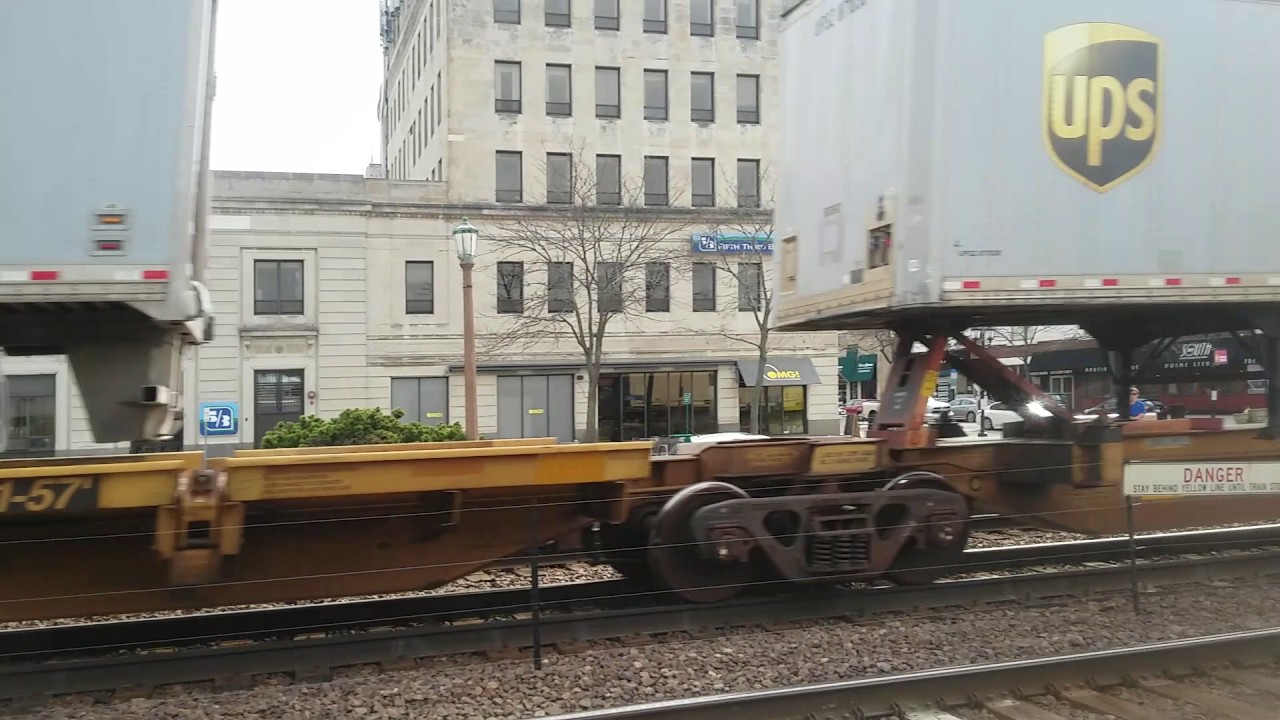 2 UP ES44AC freights meet with horn show | UP Railroad - elmhurst, IL ...