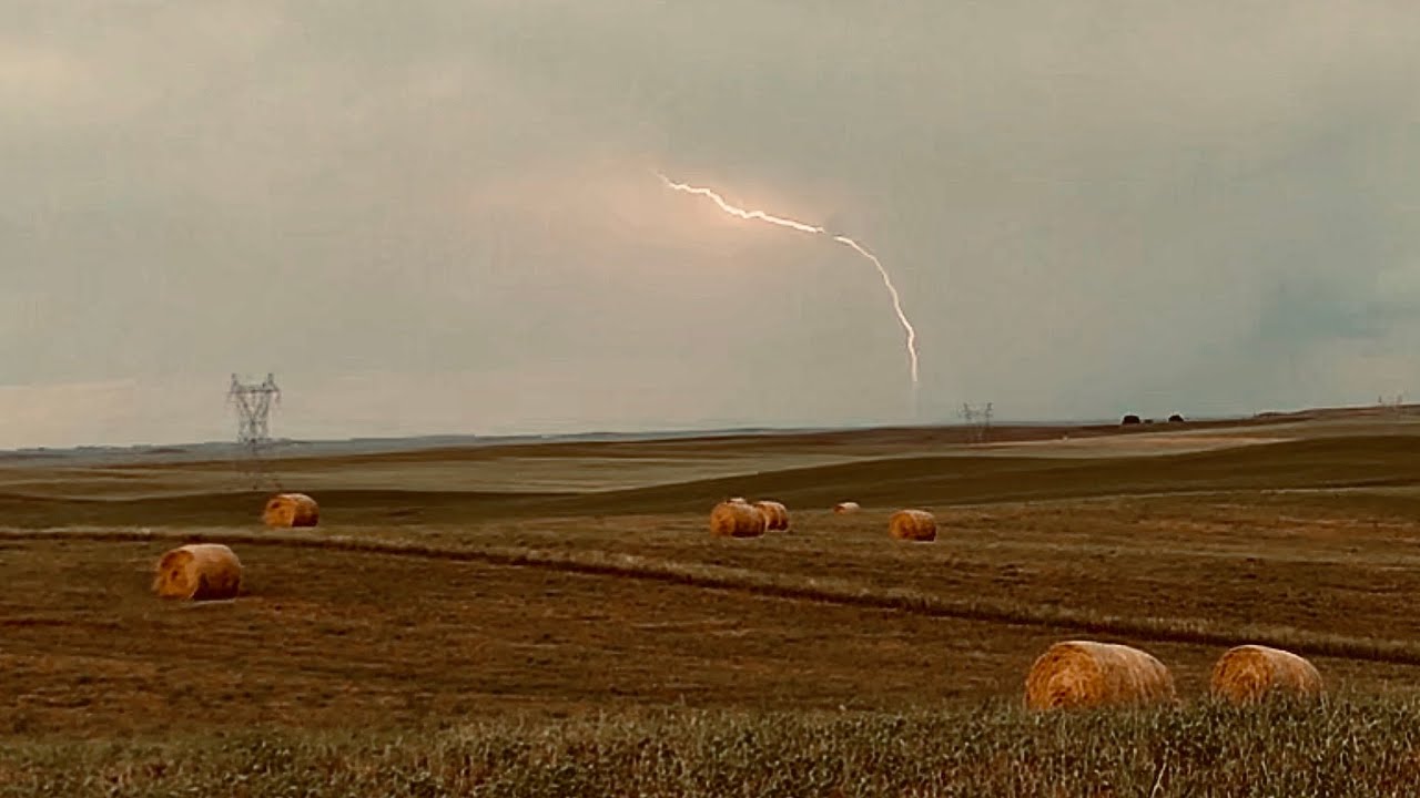 Loudest Thunder Clap & Lightning Bolt I’ve Ever Heard - YouTube