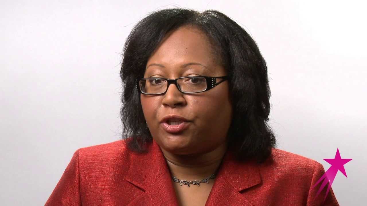 Geneticist: Producing an Electropherogram - Erika Thompson Career Girls ...