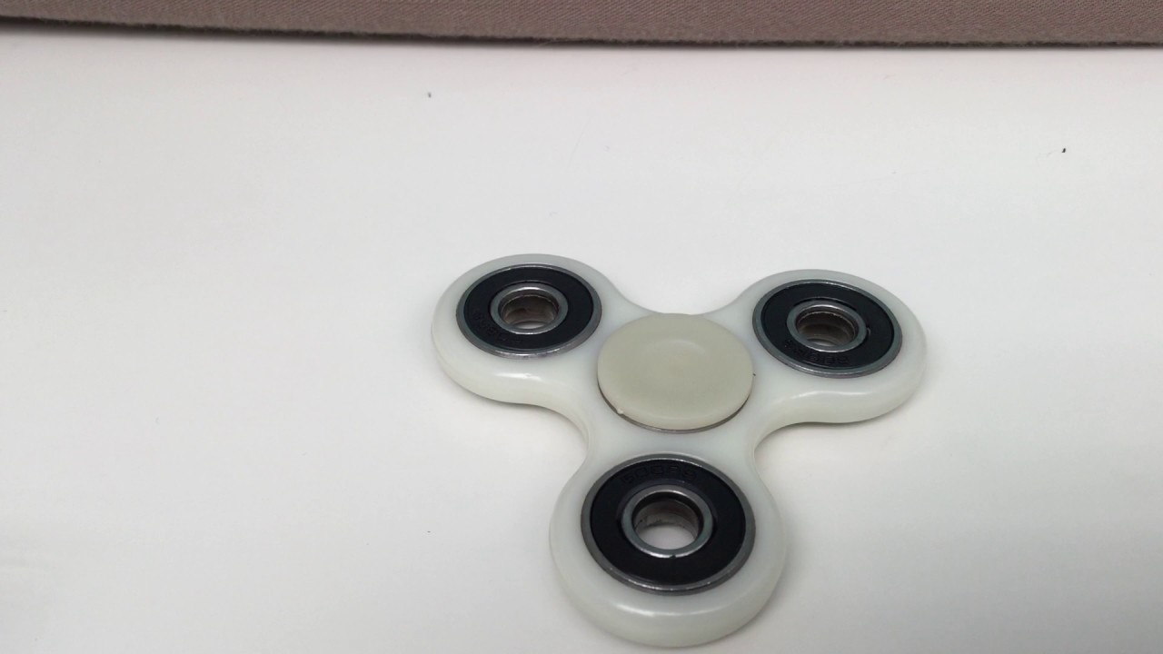 White fidget spinner opening - YouTube