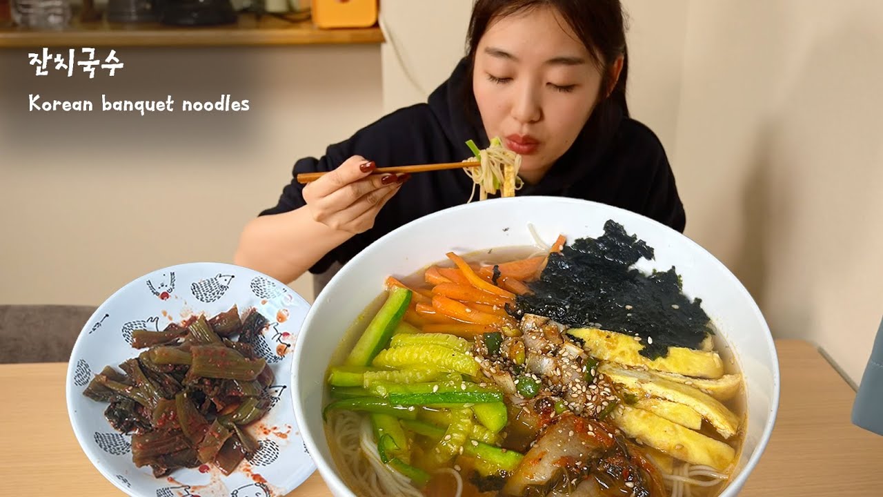 쿡먹방 | Cook mukbang | 한국 전통 국수 먹방! 따뜻한 잔치국수 한입 먹고 가세요 🍜 - YouTube