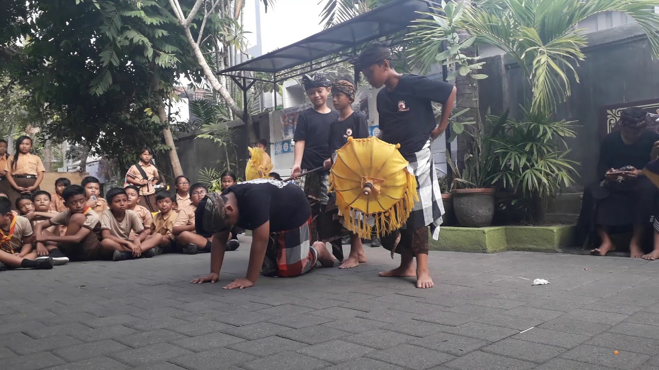 Dance regu badak sd 3 legian - YouTube