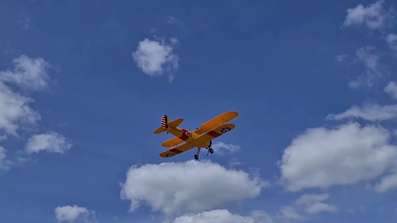 E-FLITE PT-17 Crazy windy fly - YouTube
