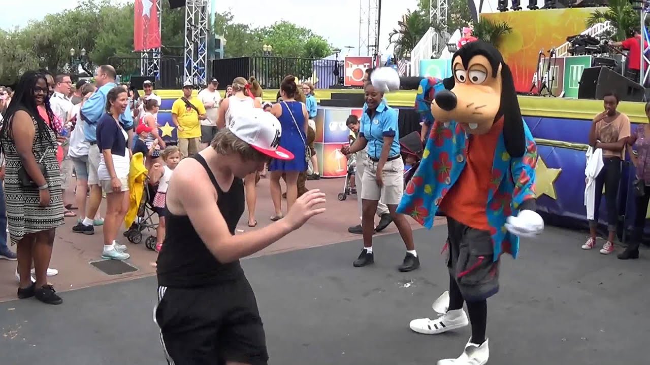 Goofy Challenges Guest at Dance Party - YouTube