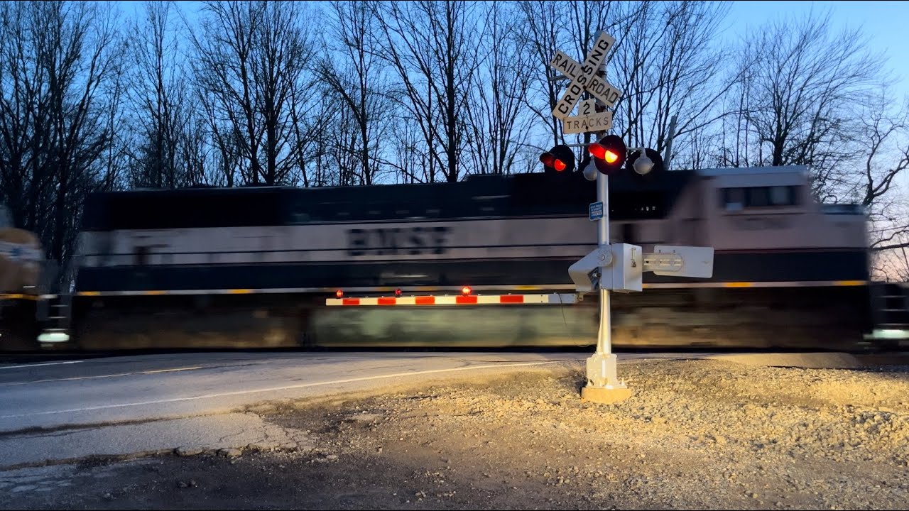 NS 6K4 with BNSF 9796 executive MAC! - YouTube