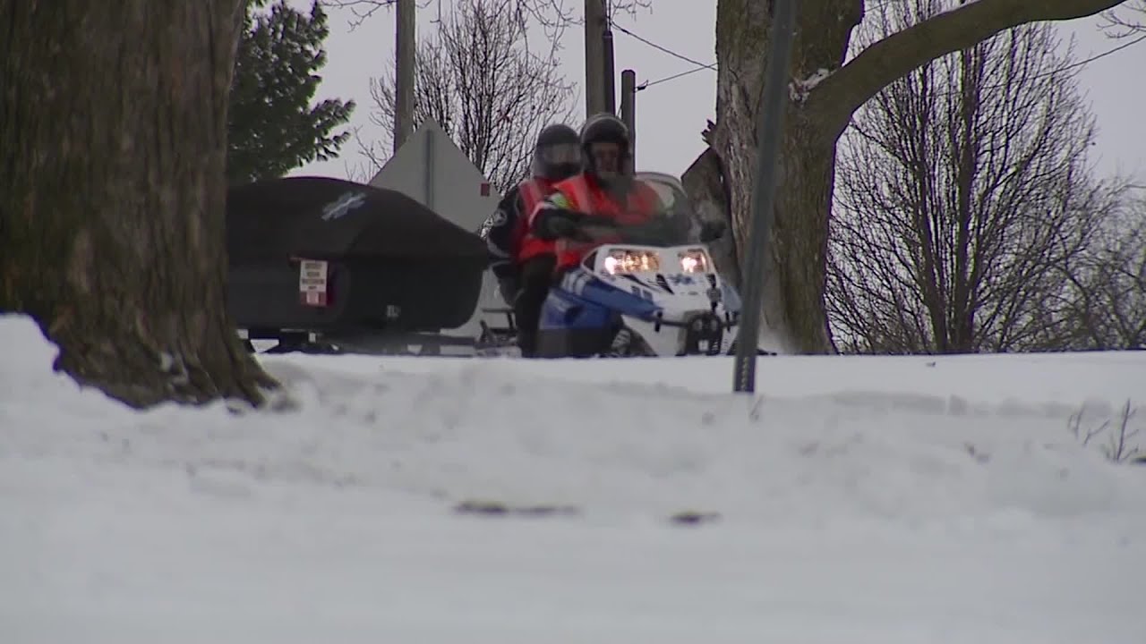 Volunteers form only snowmobile rescue team in Illinois - YouTube