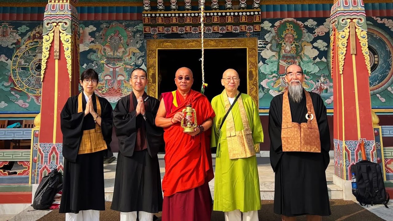 Tiếng Kinh Kệ Dâng Cúng Tam Bảo tại Tu Viện Druk Ngawang Thubten ...