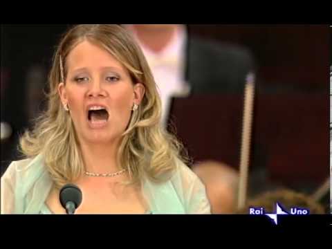 Elena Belfiore - mezzosoprano "Die Shoepfung" - YouTube
