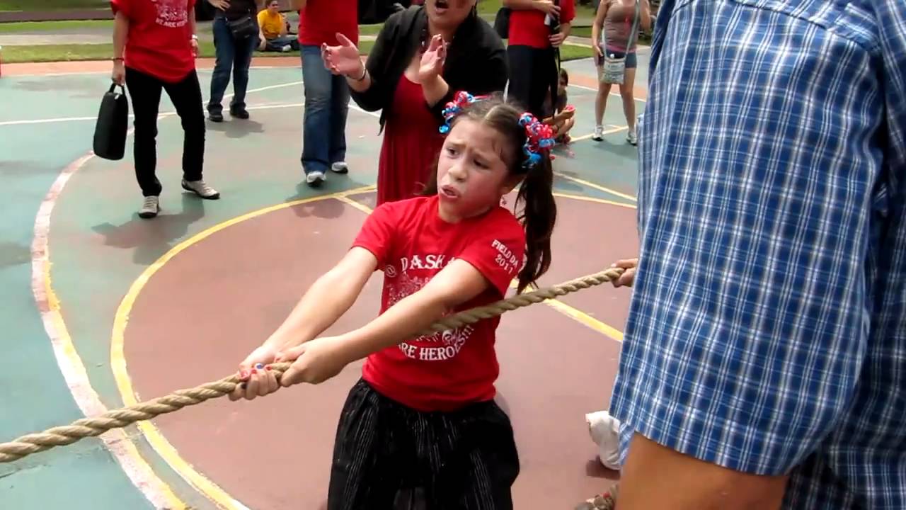 Yamid en el Juego de la Soga - Field Day 2011 - YouTube