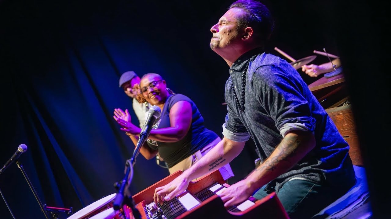 RAPHAEL WRESSNIG & Soul Gift feat. Donniele Graves live in 2024 - YouTube