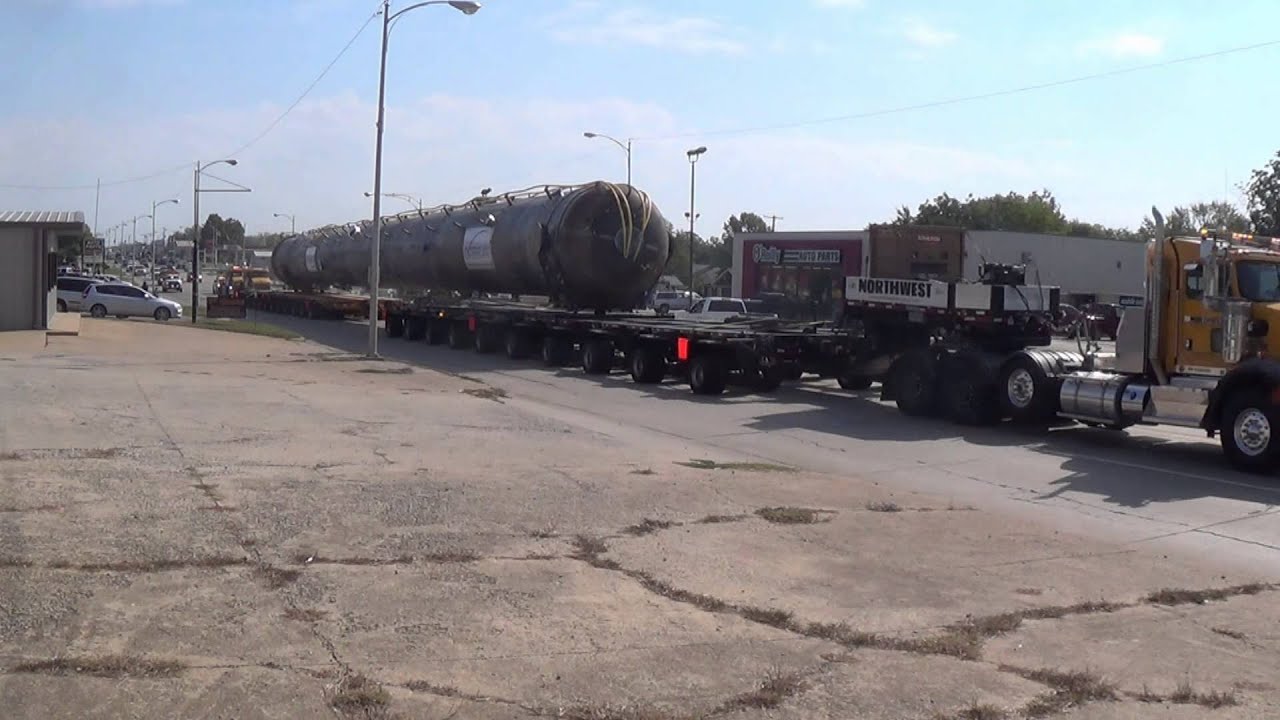 Huge 1.1 million pound Load Demethanizer traveling through Cushing ...