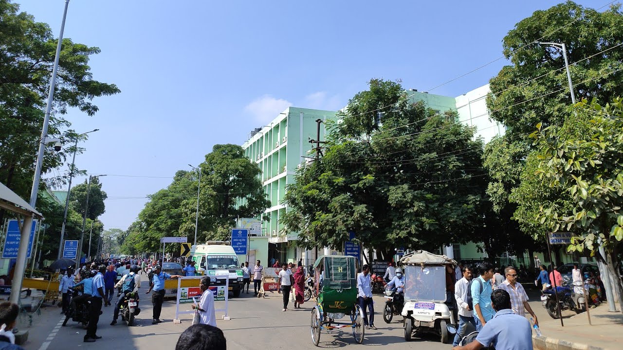 SCB MEDICAL COLLEGE AND CLASS TOUR !! SCB campus view.. #svnirtar # ...