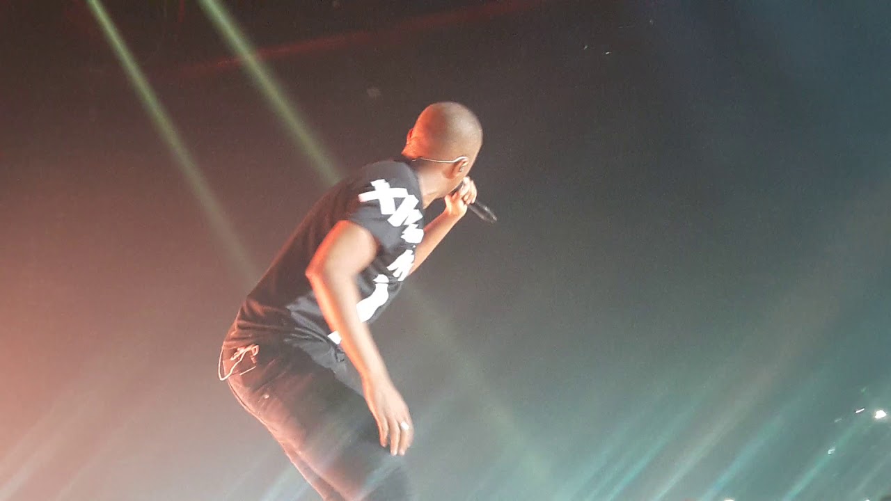 Soprano, Roule au Zenith de Pau le 10 Novembre 2017 - YouTube