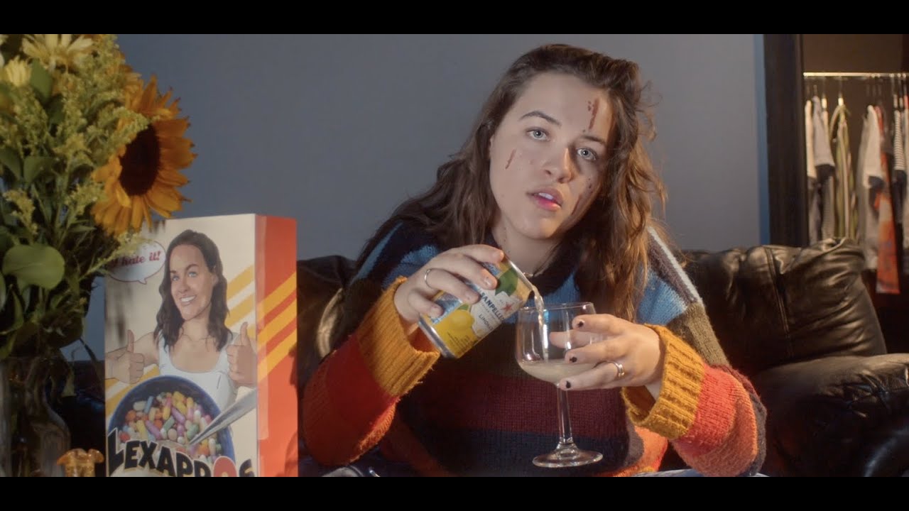 Caroline Meade - I HATE IT ! (Official Music Video) - YouTube