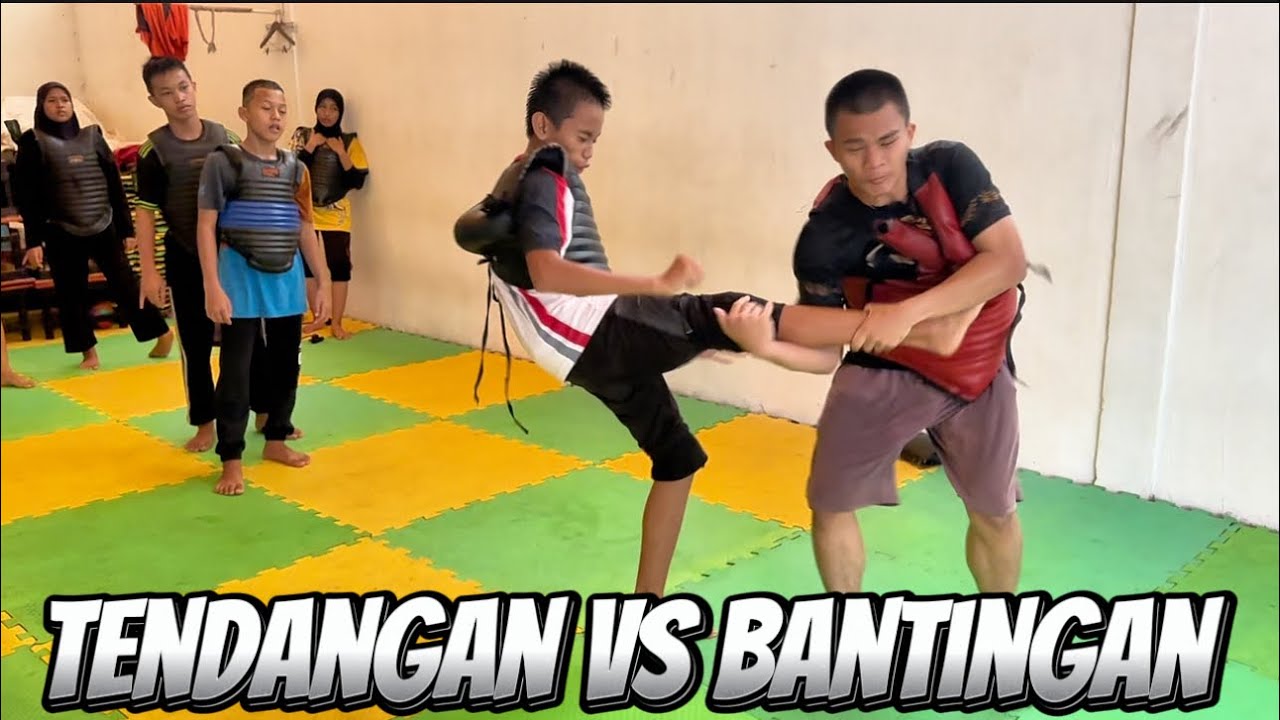 Tendangan VS Bantingan - YouTube