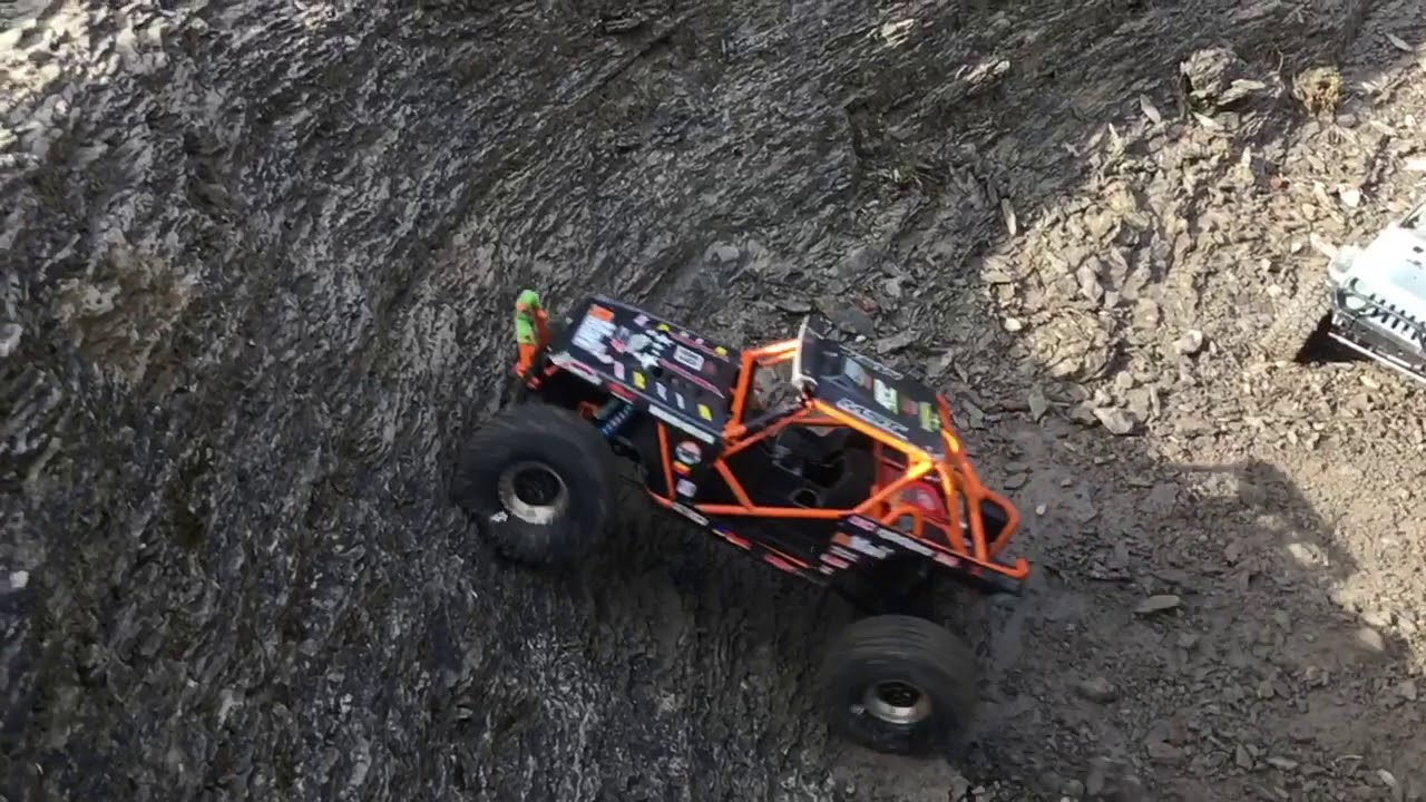 Scx10 wraith slow motion - YouTube
