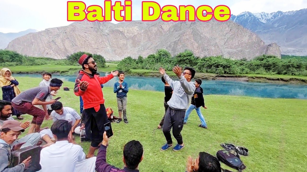 Balti Song With beautiful Dance in Selling Baltistan - YouTube